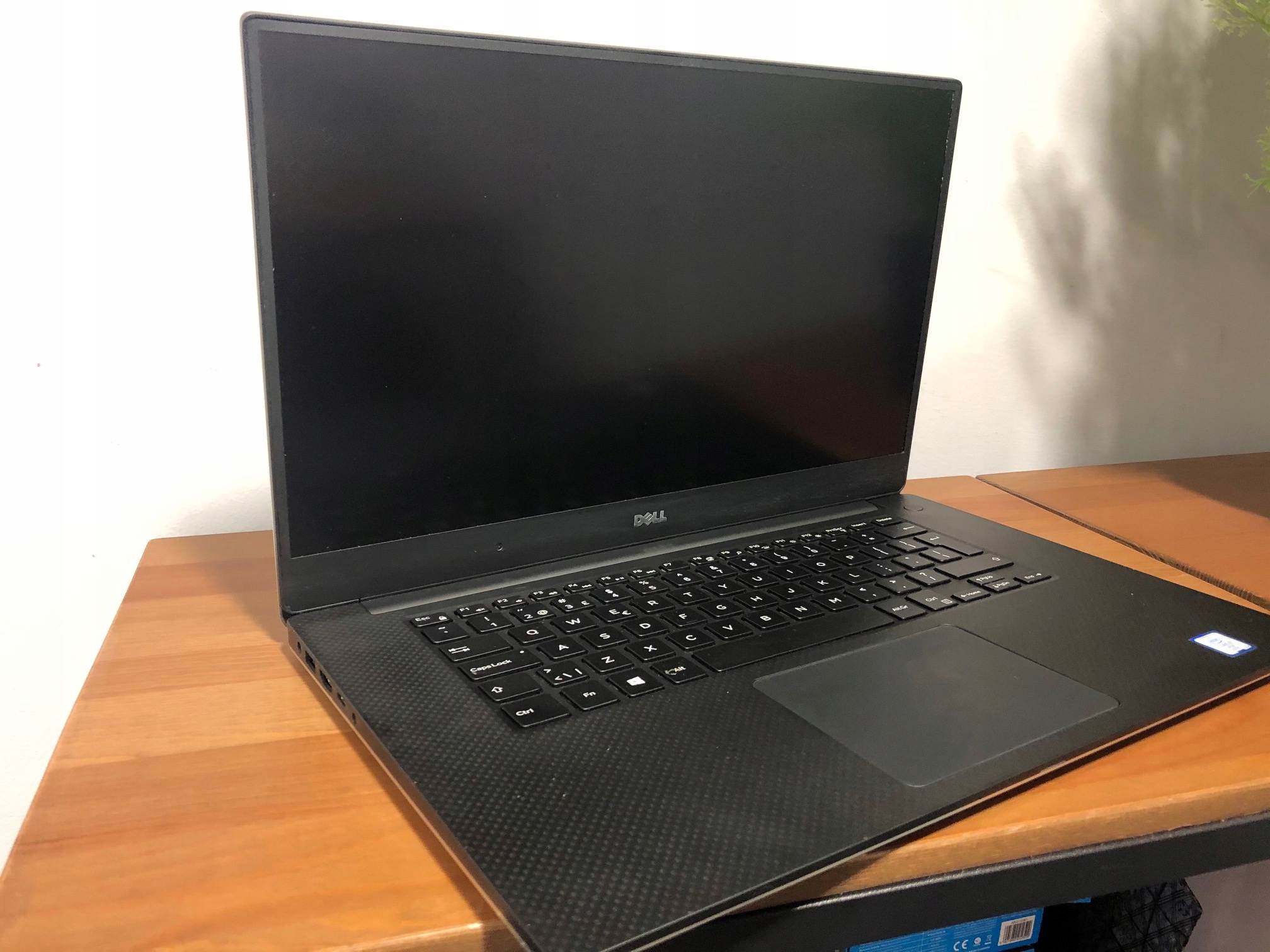 DELL XPS 15 7590 i7-9750H 16GB 512SSD GTX1650 IPS
